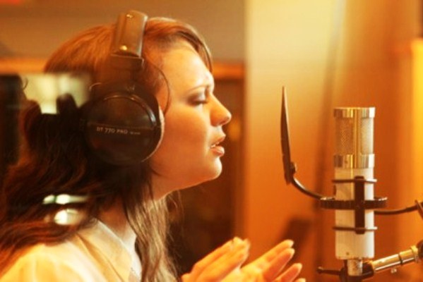 Entrevista con Christine D’Clario quien nos presentó «Más Profundo ...